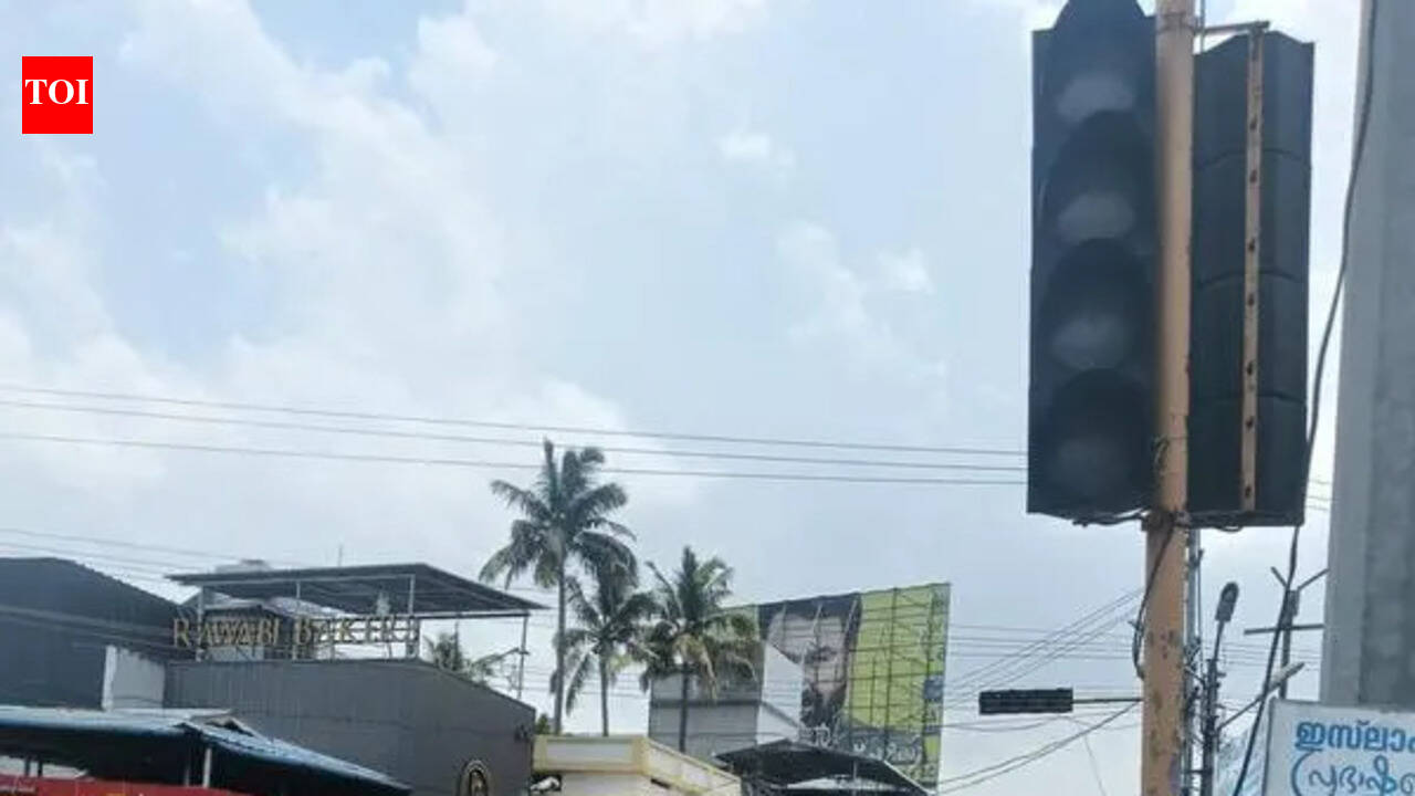 Defunct signals turn Alamcode junction into a safety hazard ...