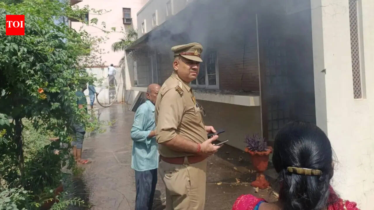 SHO rescues wheelchair-bound woman from burning house | Lucknow News ...