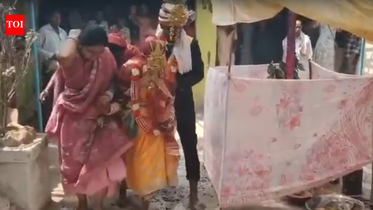 Agnipariksha: Couple walks on fire in Chhattisgarh wedding ritual ...