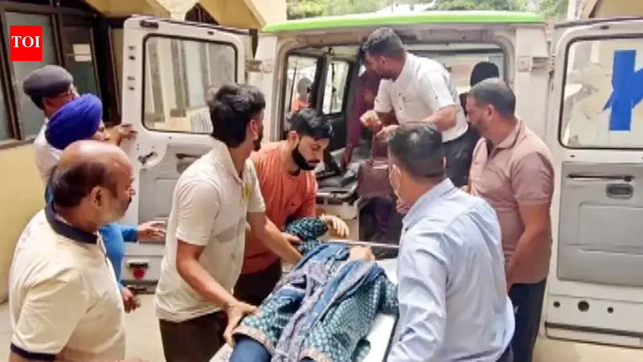 Driver’s heart attack flips bus carrying 28 in Kangra | Chandigarh News ...