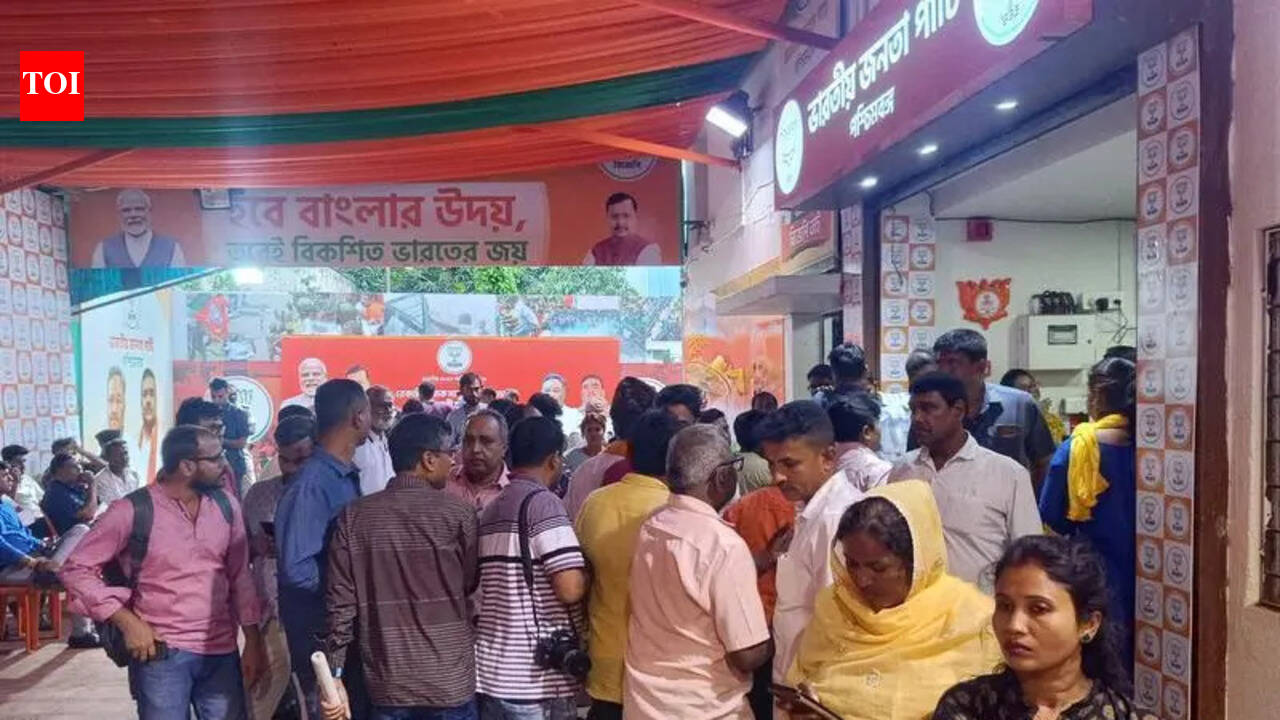 VVIPs queue up at BJP office for spl invites to Brigade swearing-in ...