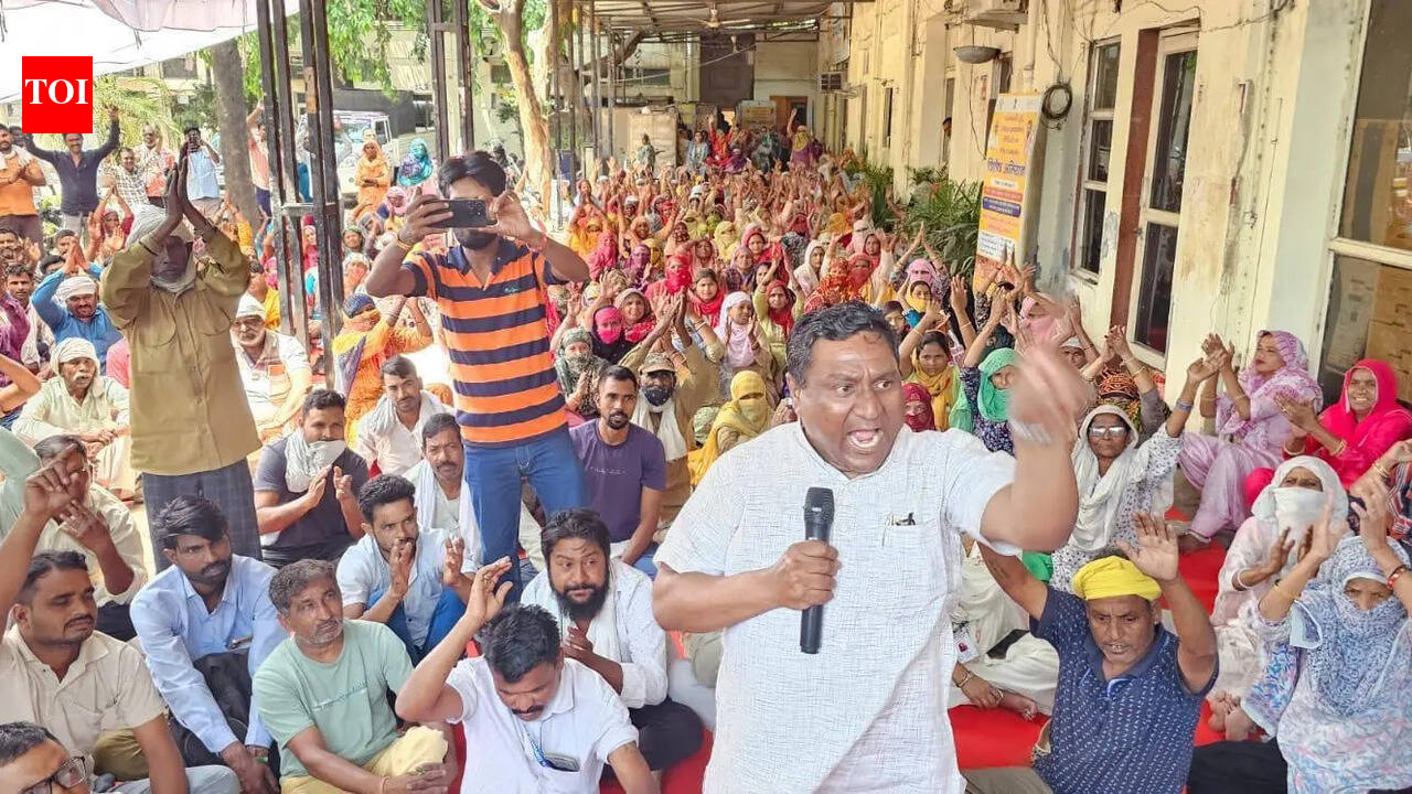 MCG sanitation workers extend strike till May 11, block garbage ...