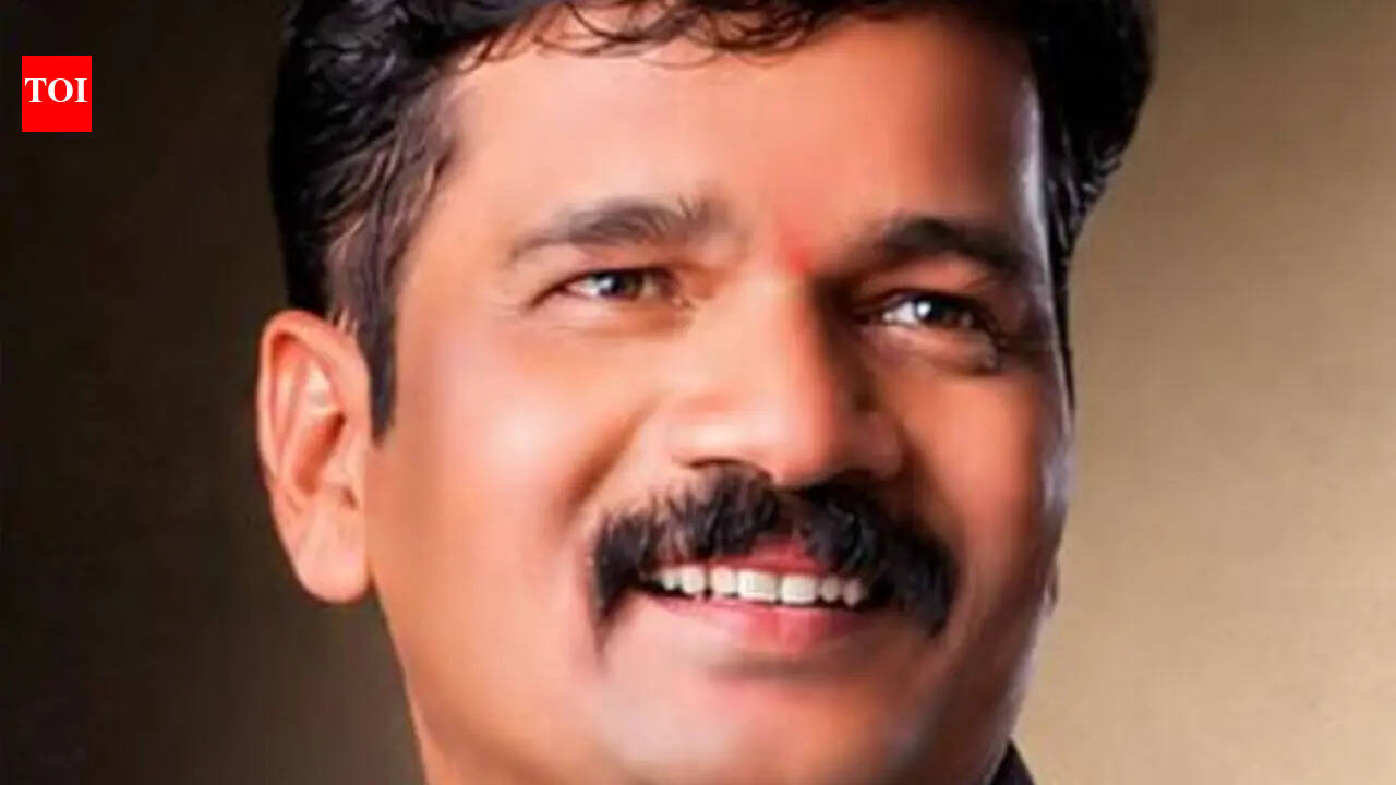 RPI(Athavale) leader stabbed to death at Pune bar