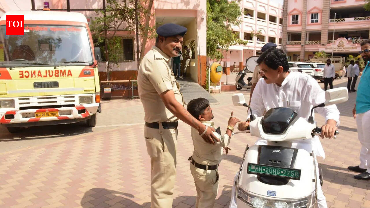 Chhatrapati Sambhajinagar mayor rides e-scooter, civic chief cycles to ...