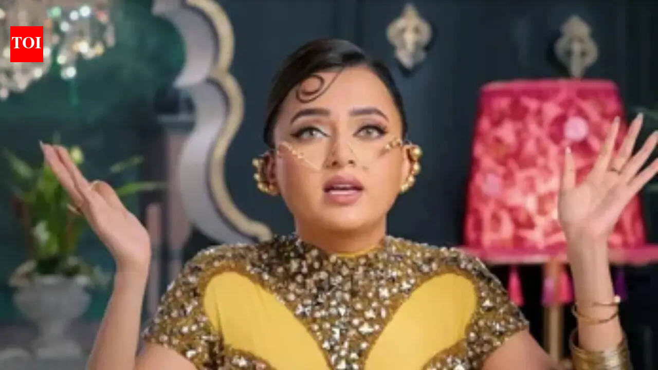 Netflix 'Desi Bling' memes fest: 'Binda act your age' to Pammi and the ...