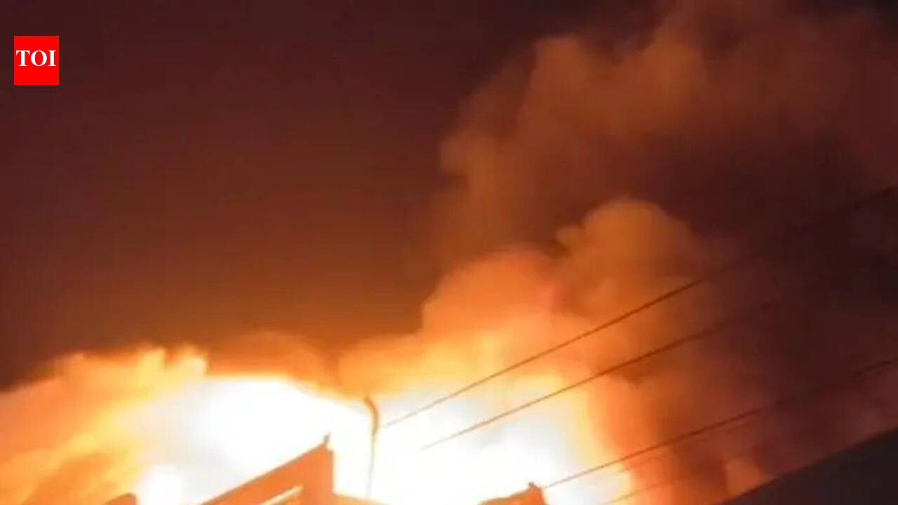 Massive fire reduces plastic factory to ashes in Bhiwadi | Jaipur News ...