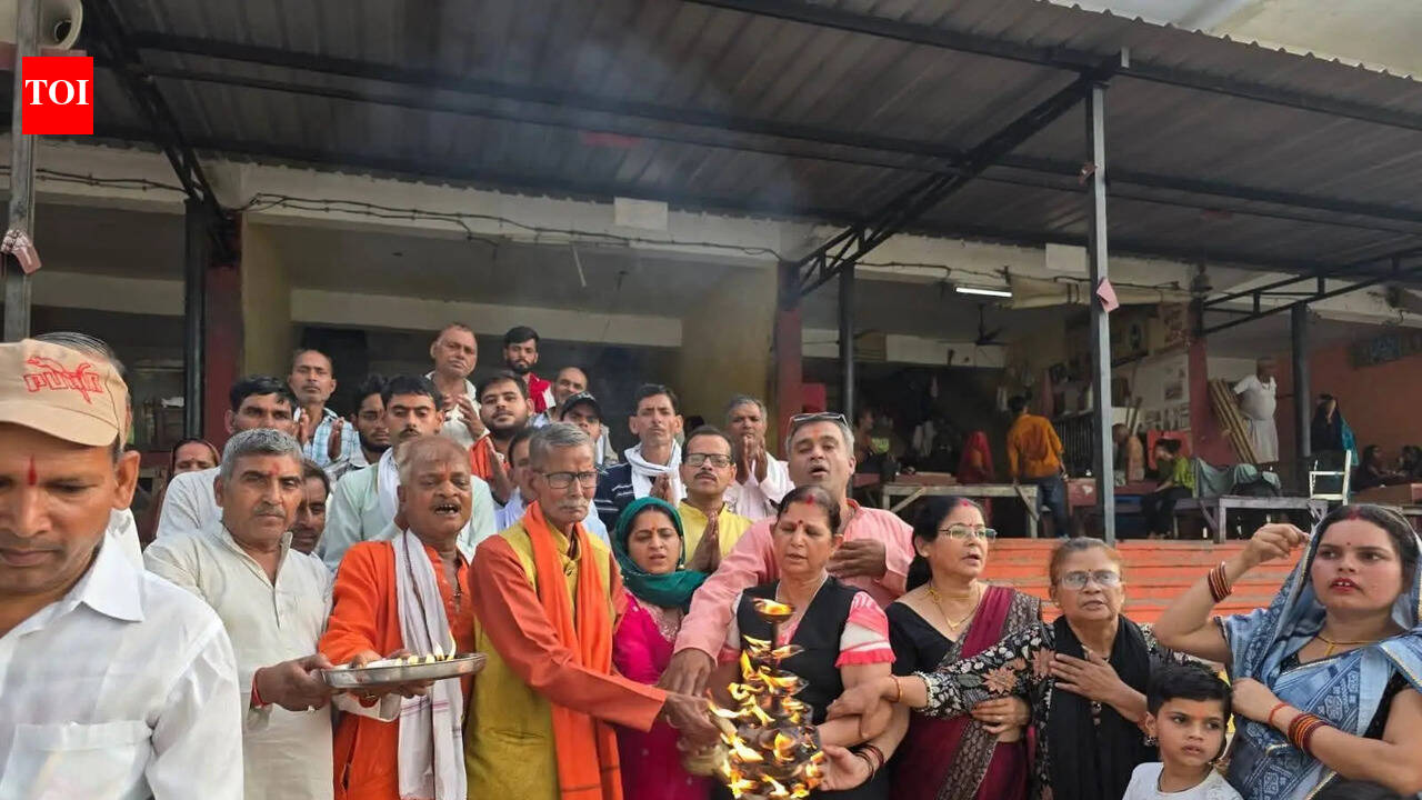 Thousands celebrate Ganga Dussehra with devotion | Kanpur News - The ...