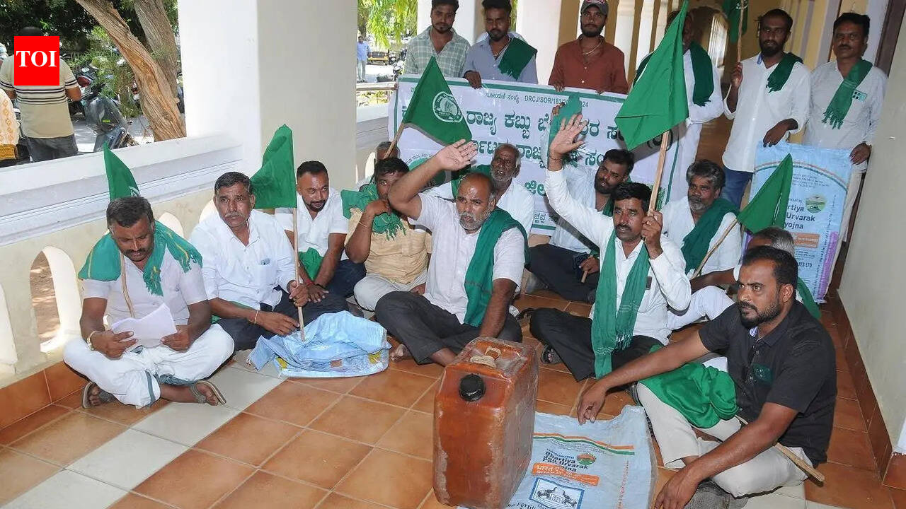 Mysuru farmers protest against mandatory FID rule for fertiliser ...