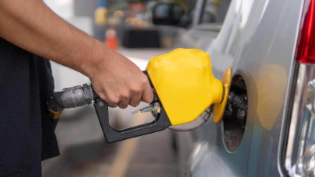 Best Time to Fill Your Car’s Fuel Tank: Morning or Night?