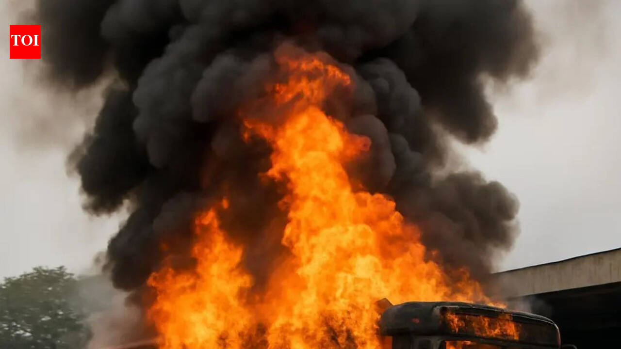 Yet another BEST bus catches fire in Mumbai | Mumbai News - The Times ...