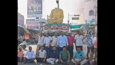 Tension in Nandyal after YSR statue vandalised, 1 held | Vijayawada ...