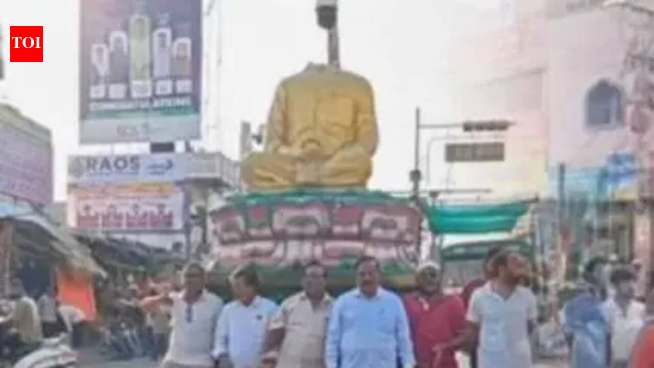 Tension in Nandyal after YSR statue vandalised, 1 held | Vijayawada ...
