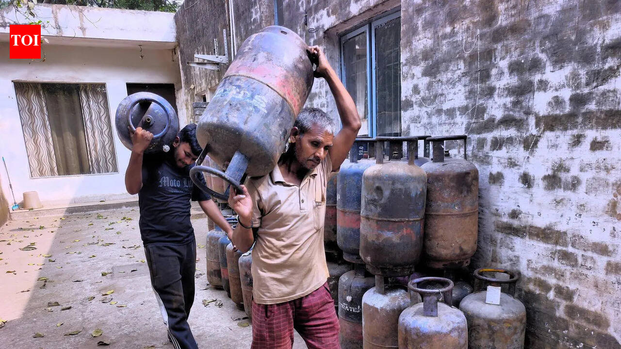 Commercial LPG price increases by Rs 42 per cylinder in Jaipur | Jaipur ...