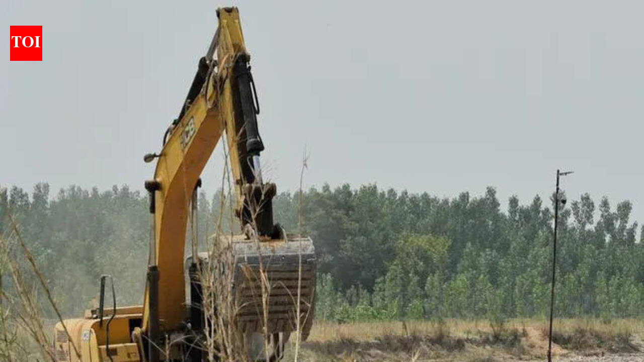 Crackdown on illegal mining, 7 poclain machines seized in Ropar ...