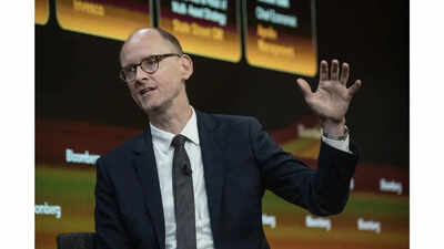 Apollo Global Management's chief economist does not agree with AI ...