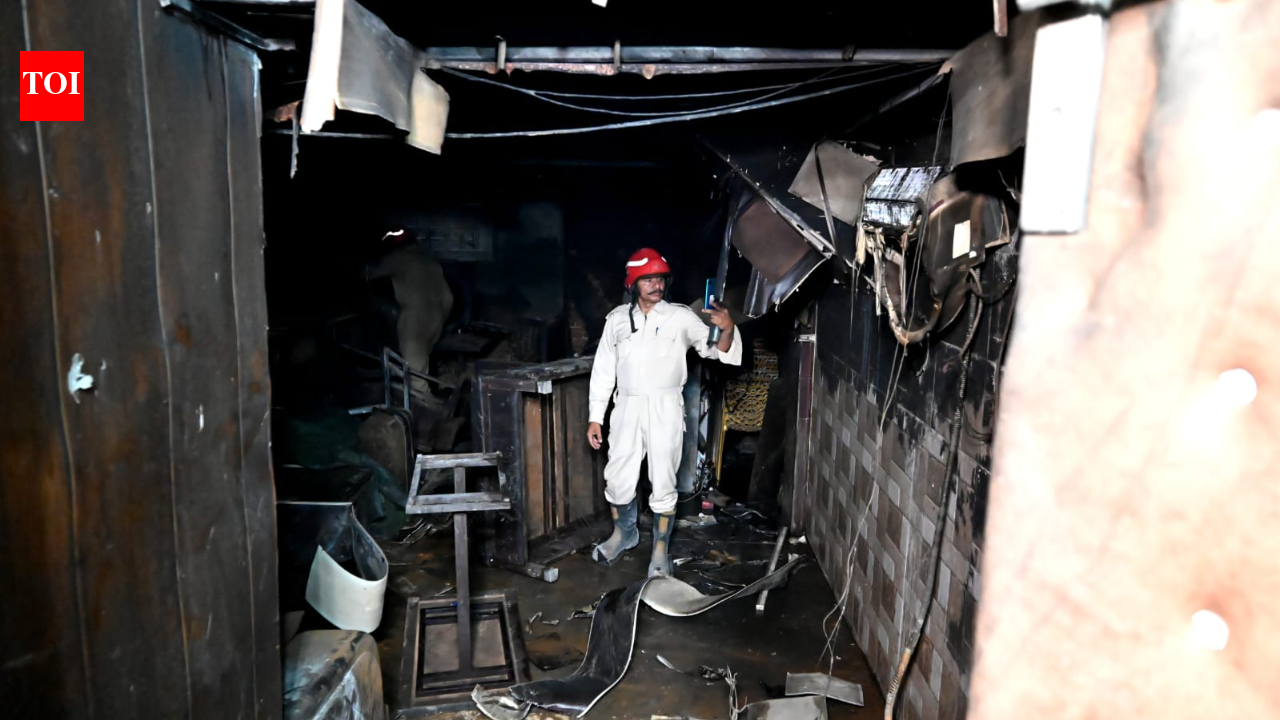 Fire erupts in hotel basement near Delhi's Safdarjung Enclave | Delhi ...