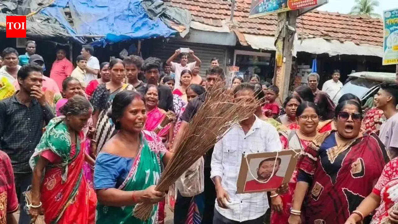 Protesters hurl cow dung, rotten eggs at TMC MLA’s home | Kolkata News ...