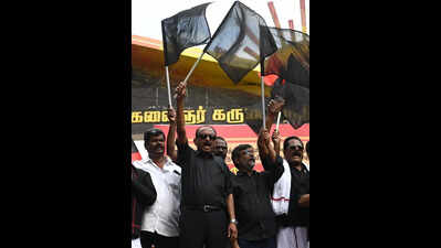 Vaiko hold black flag protest against Governor Arlekar for ...