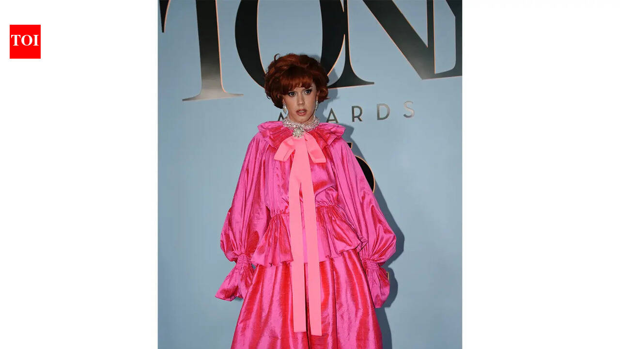 Cole Escola jokes that 'Oh, Mary!' stars are 'competitive with each ...