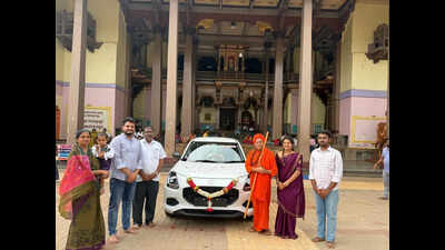 Debt of gratitude: Alumni gift car to teacher who shaped their lives ...