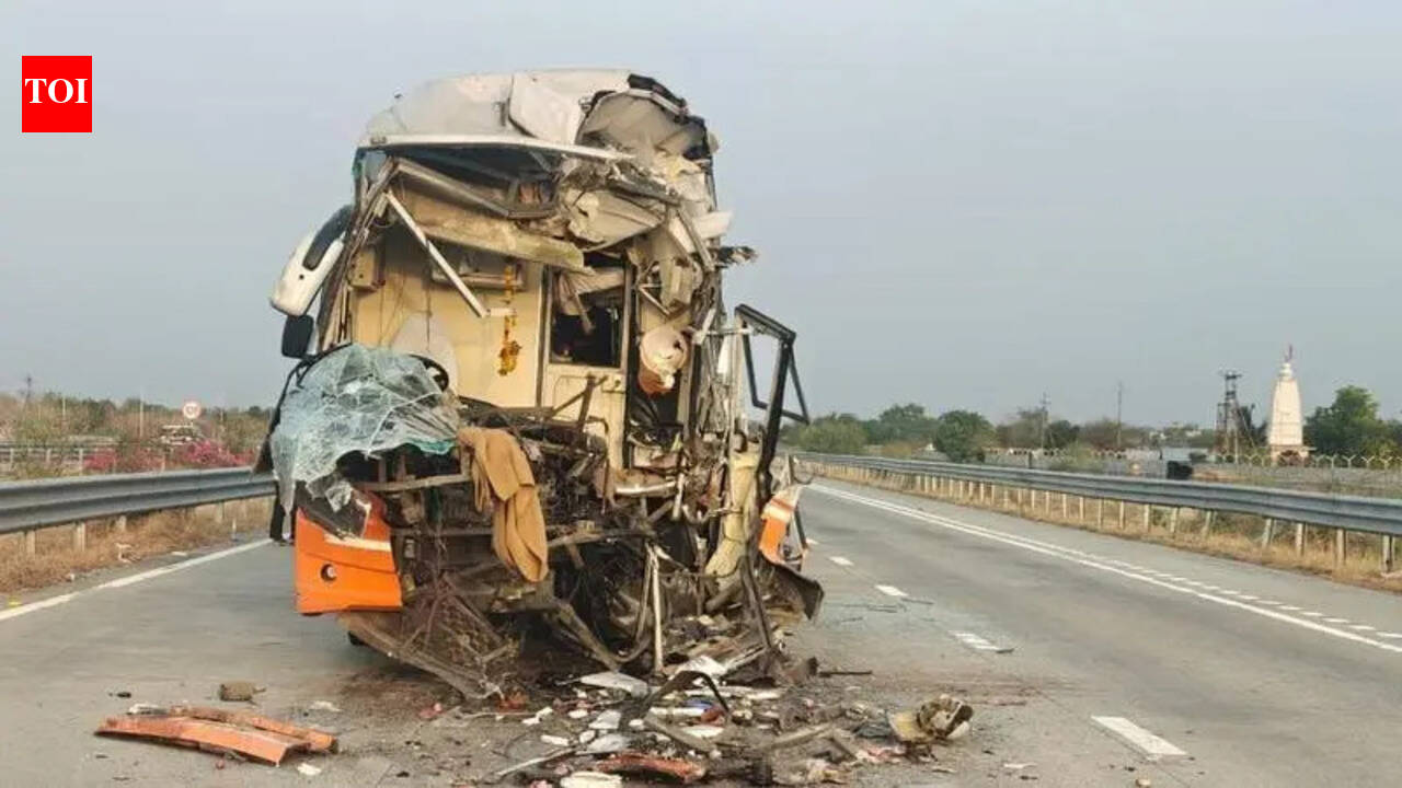 Twin accidents on Samruddhi leave one dead, at least 27 injured ...