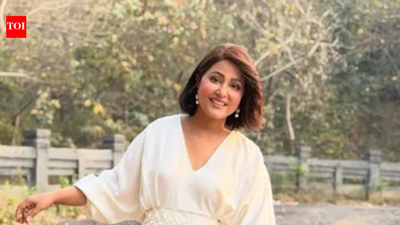 Hina Khan uses golden hour for photography after failing to find 'anti ...