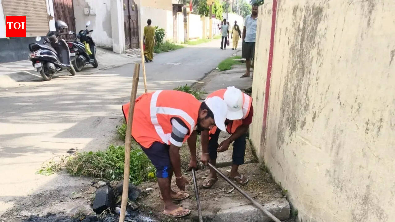 RMC cleans drains near all schools, colleges to curb waterlogging ...