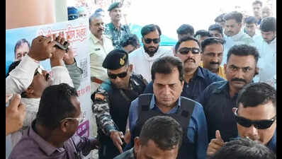 ‘Bullet-proof’ Somaiya visits AMC, triggers political row | Nagpur News ...