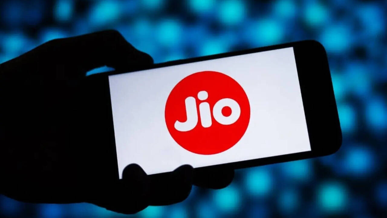 Jio’s Rs 200 vs Rs 195 Data Packs: Why Spending Rs 5 More Makes Better ...