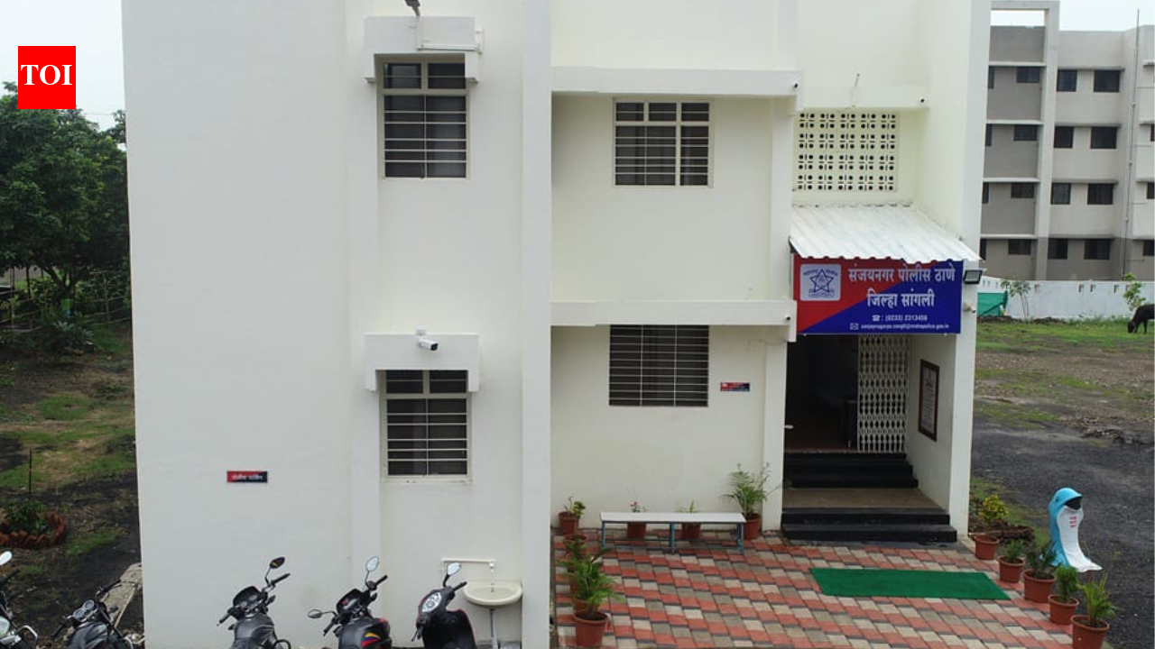 Gang of 5 barges into Maharashtra's Sangli APMC director's house ...