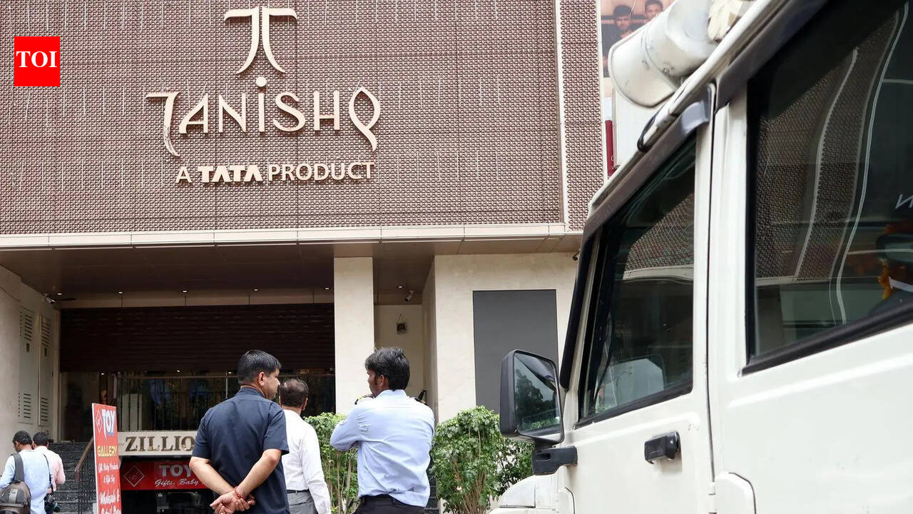 Staffer hired month ago throws party, steals key and loots jewellery ...