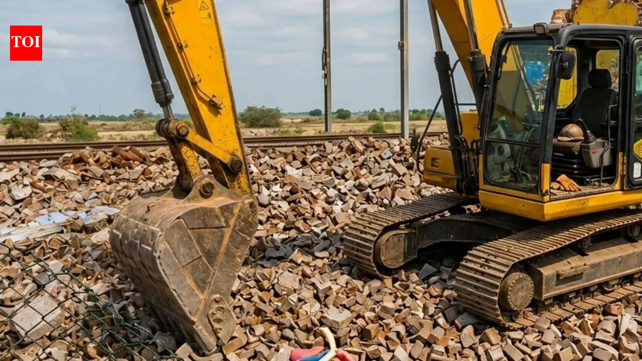 Mumbai railway push: 350 slum demolished, clearing half land for Airoli ...