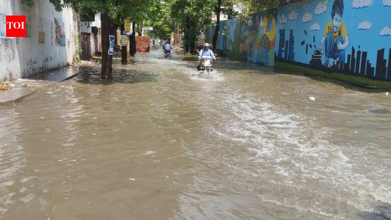 Heavy showers turn weather pleasant, many city areas inundated | Kanpur ...