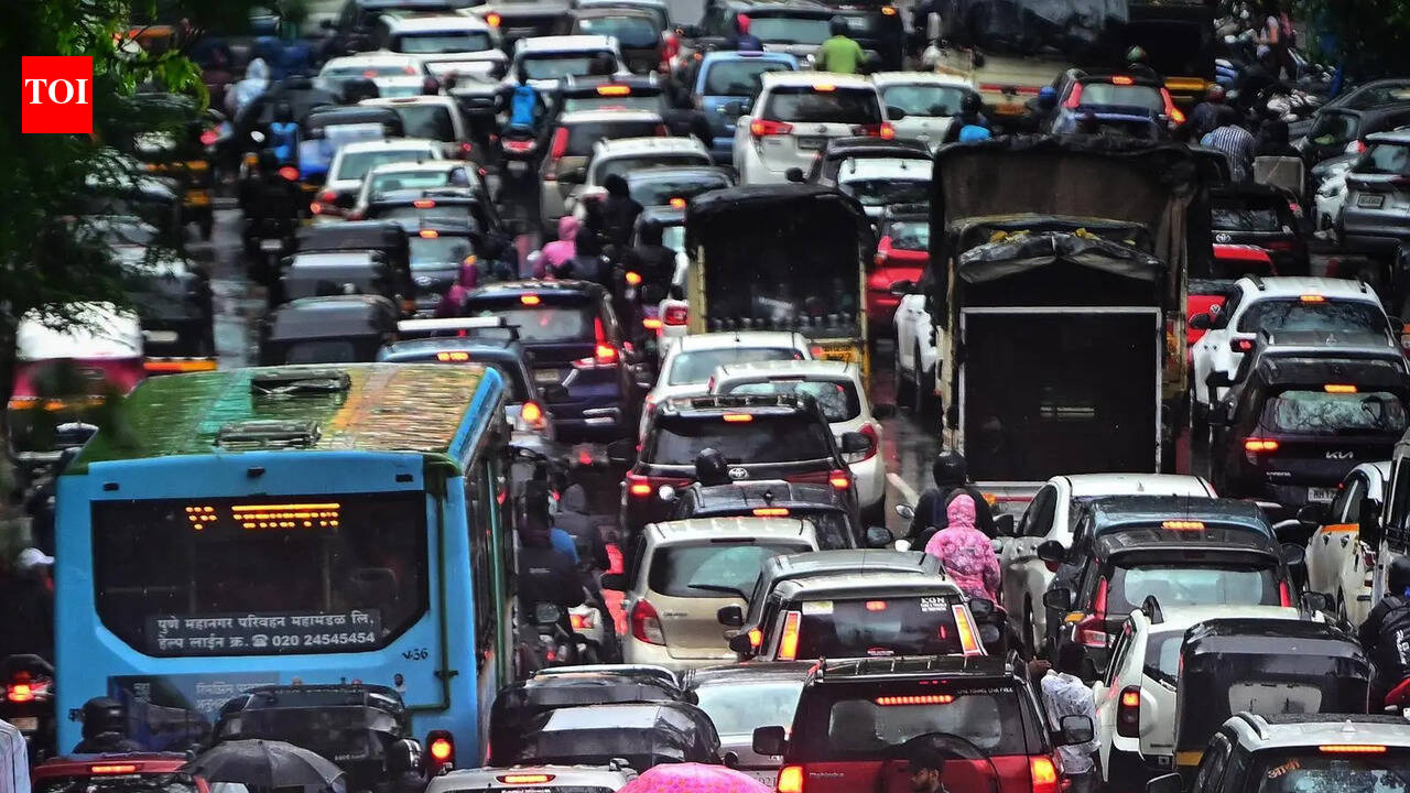 Traffic congestion at RK, Trimbak Road due to ongoing roadworks ...