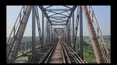 Man found dead, girl critically injured near rly track | Ranchi News ...