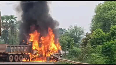 2 drivers burnt alive as tipper, trailer collide, catch fire in ...