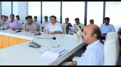 Yathindra reviews Mysuru civic works, flags sanitation, rent concerns ...