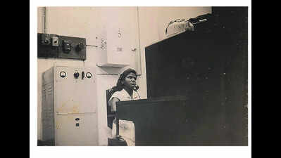 Echoes in a Parsi attic: How a box of keepsakes opens story of early ...