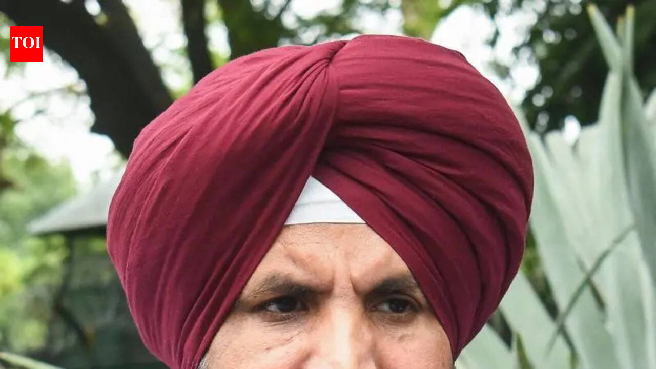Warring questions BJP’s silence over Malhotra’s ‘emotional fool ...