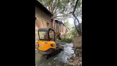 Over 11,600 tons of silt removed by KMC from nullahs | Kolhapur News ...