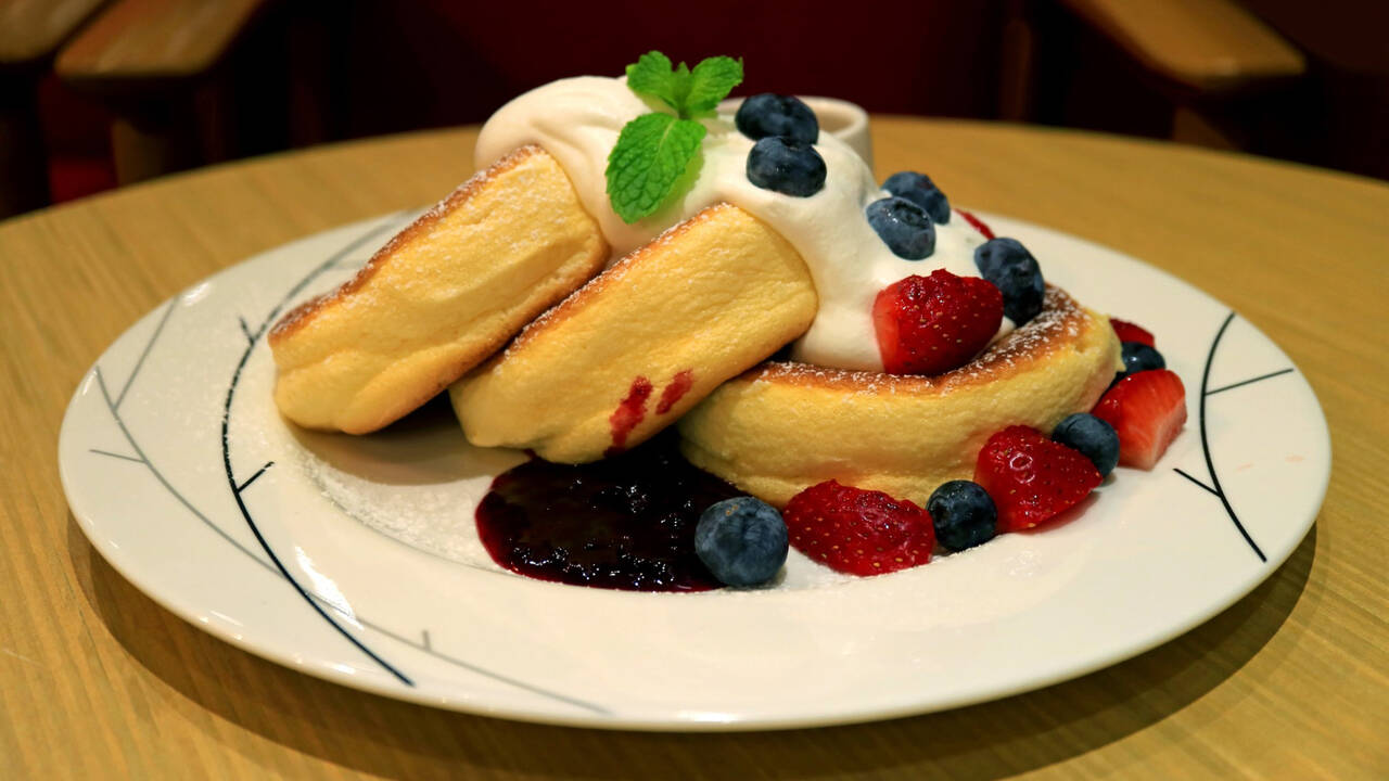 How to Make Soft Japanese Souffle Pancakes at Home