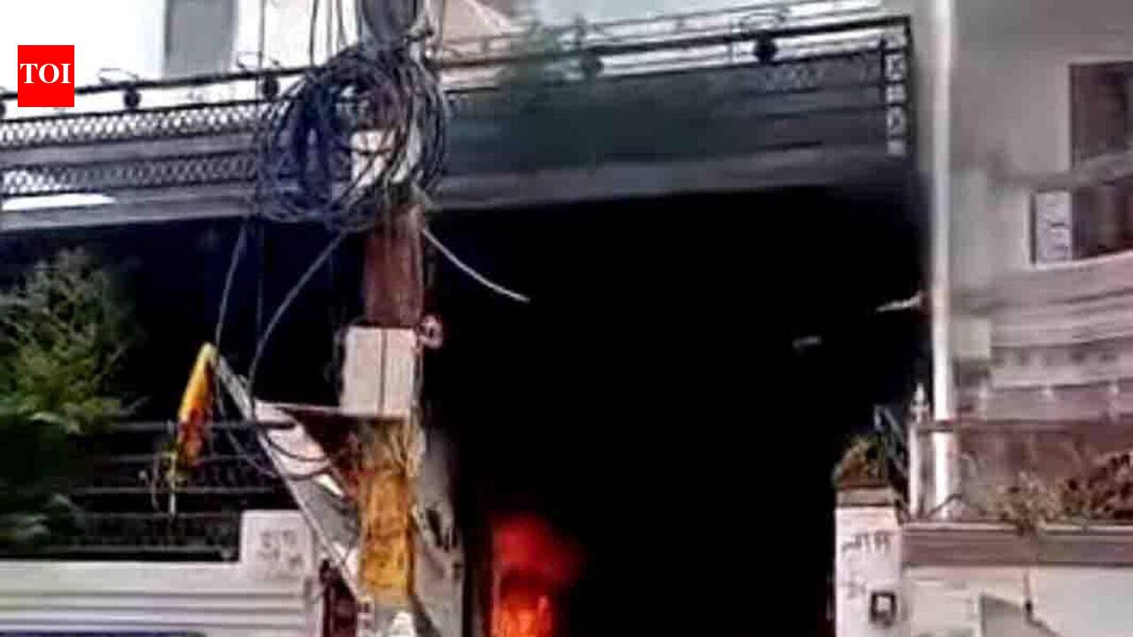 Fire breaks out at stationery shop, none injured | Prayagraj News - The ...