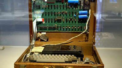 Rare Apple-1 computer with letter from Steve Jobs, Steve Wozniak ...