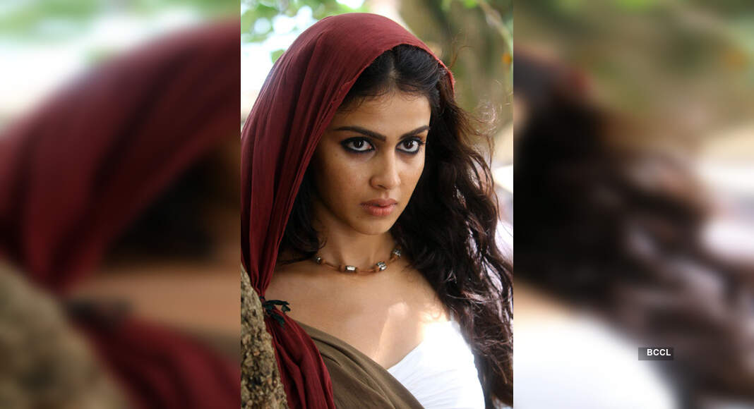 Genelia D'Souza in a still from Tamil movie 'Urumi.'
