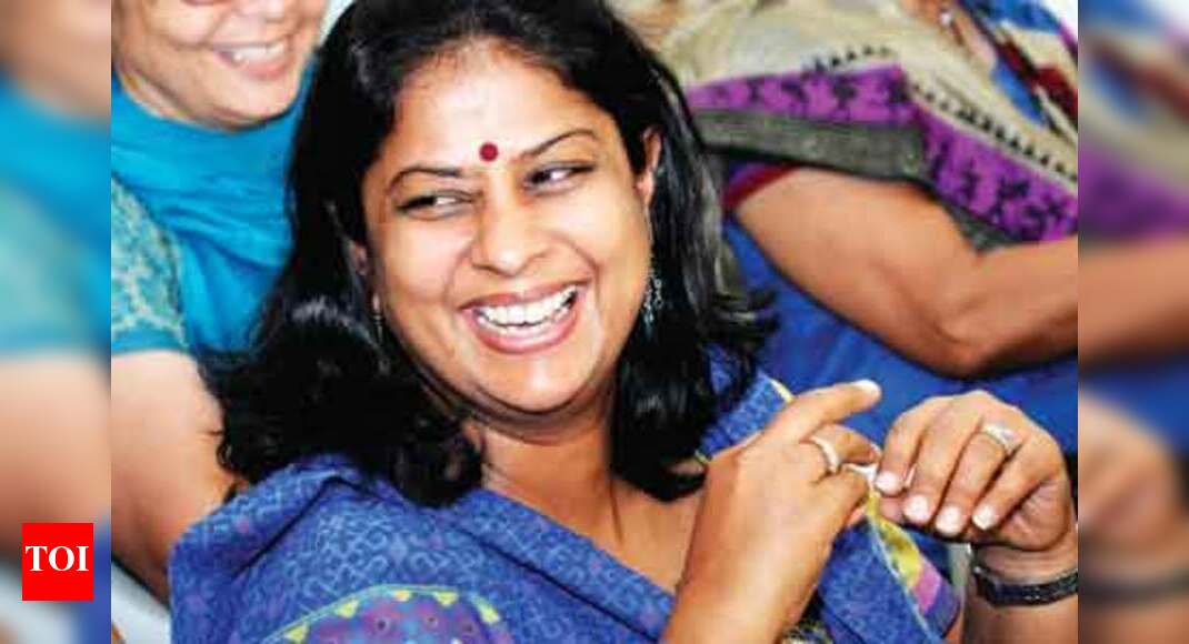 Popular Gujarati singers Shaymal and Saumil Munshi and Aarti Munshi ...