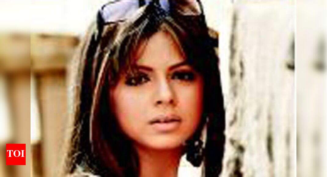 Rucha’s marriage hits rock bottom - Times of India