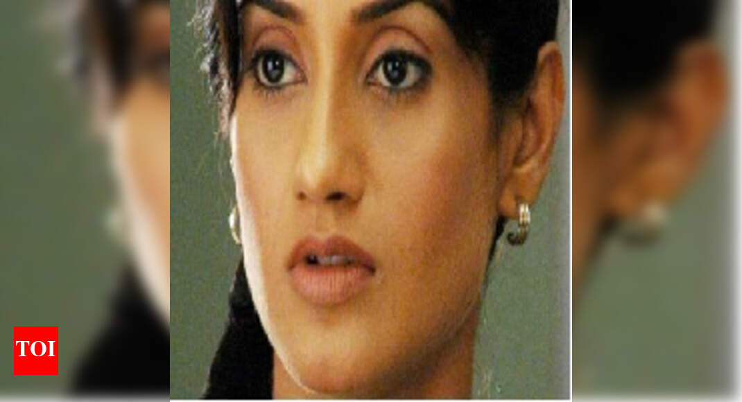 Indira gets Sharma Niwas back in Hitler Didi - Times of India