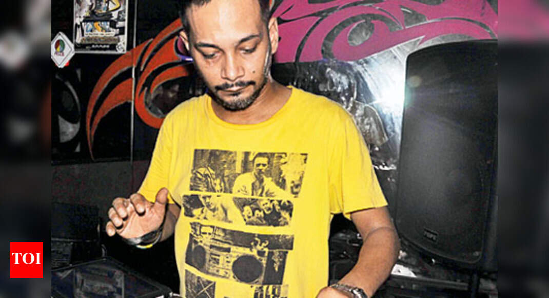 DJs performed on various genres of music in this party from noon to ...