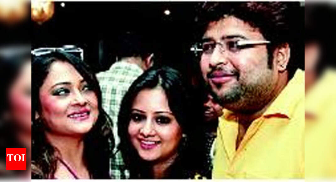 Sati's first-day-first-show premiere | Events Movie News - Times of India