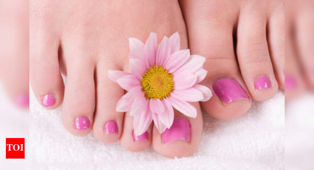 How to do aroma pedicure at home - Times of India